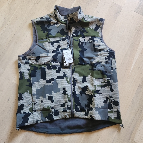 KUIU | Jackets & Coats | Guide Dcs Vest Color Verde | Poshmark